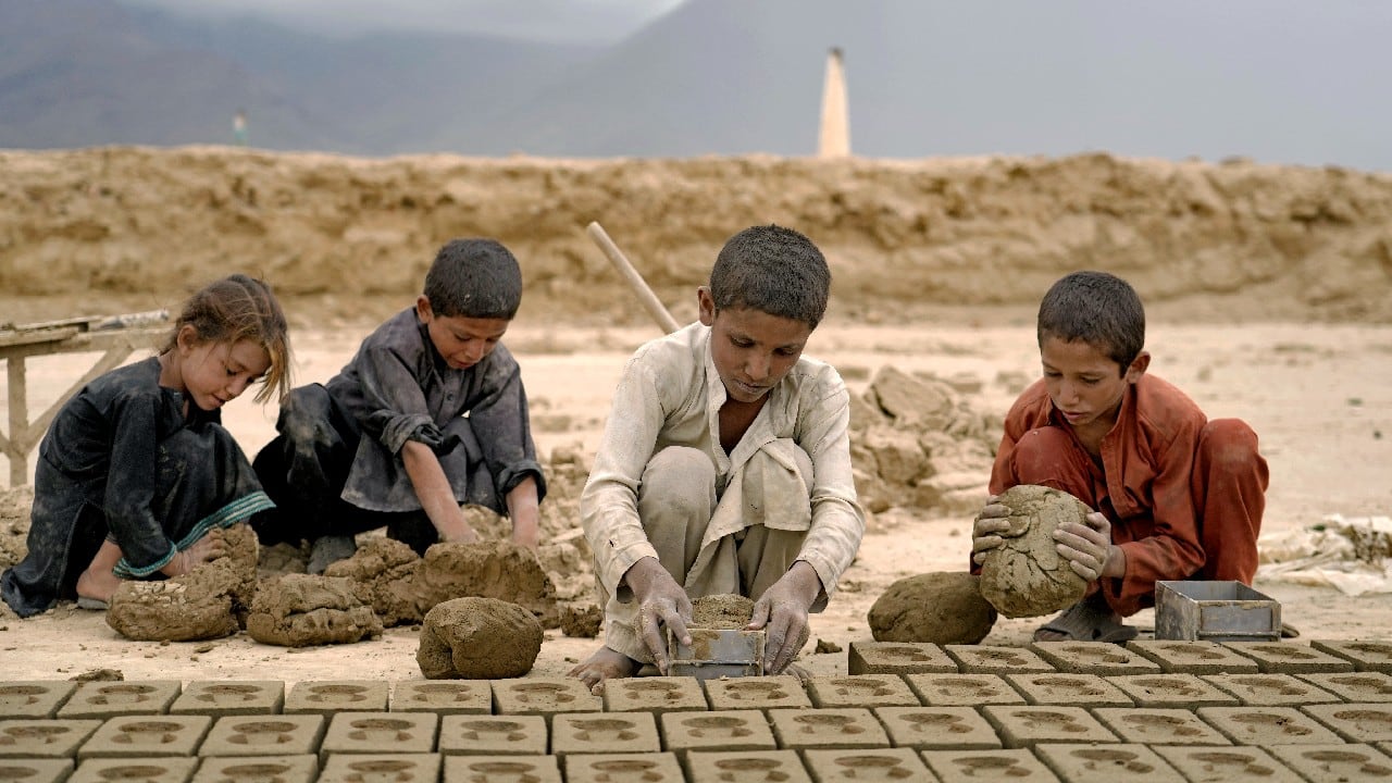 In Pics | How Afghani kids are undertaking backbreaking work at brick kilns