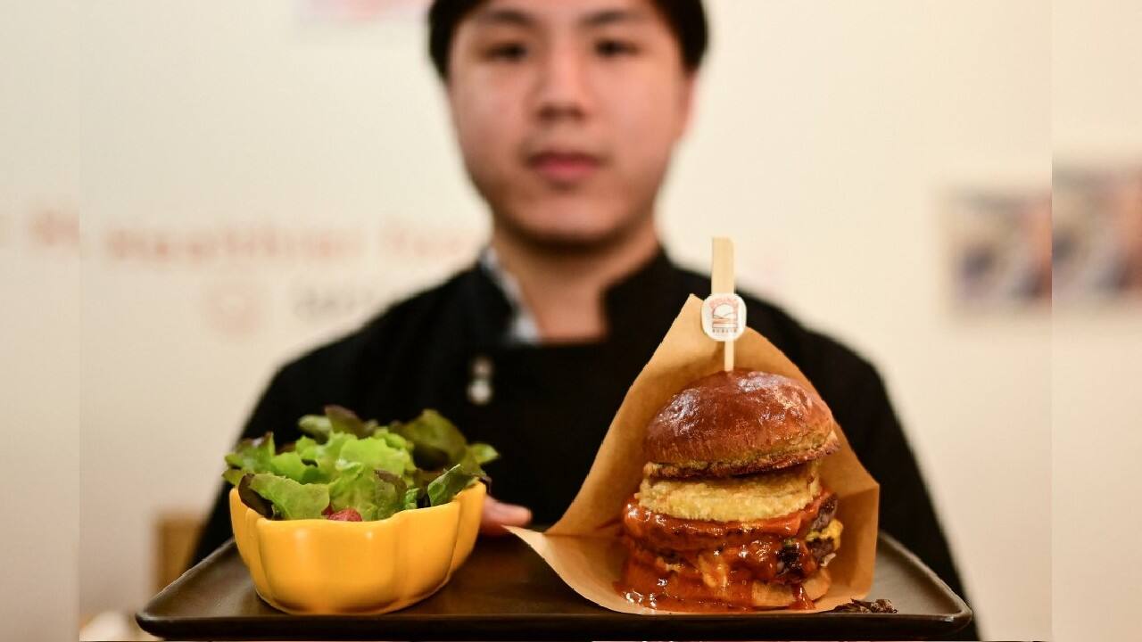 Bug Burgers In Pics | Thai pop-up wins fans with crunchless cricket ...