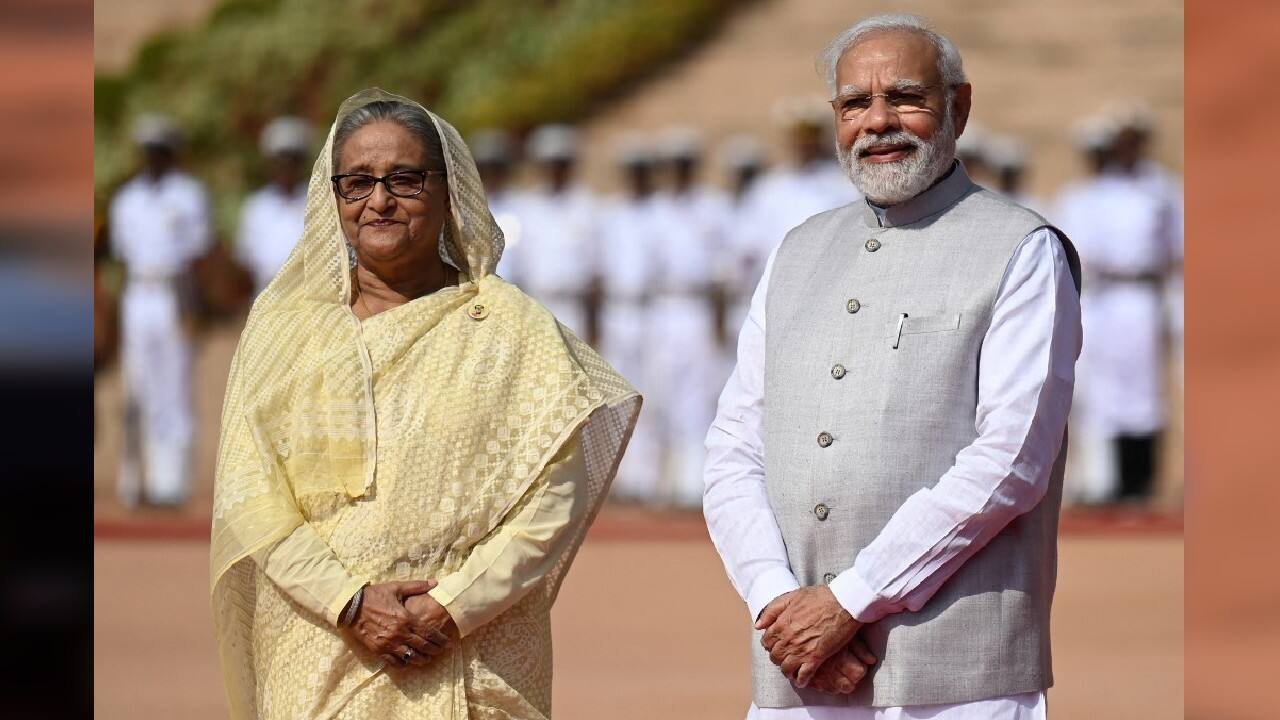 PM Narendra Modi meets Bangladesh PM Sheikh Hasina at Hyderabad House ...