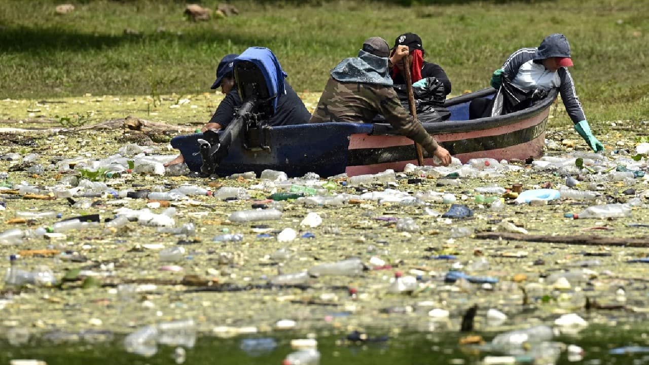 Plastic garbage covers Central American rivers, lakes and beaches