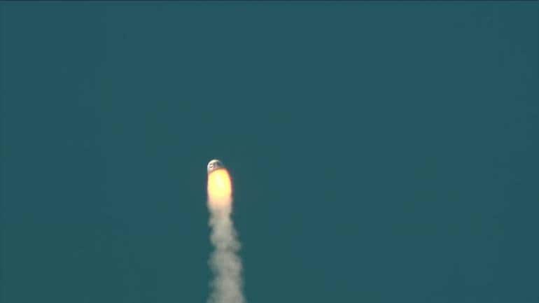 Blue Origin rocket crashes shortly after liftoff | Video