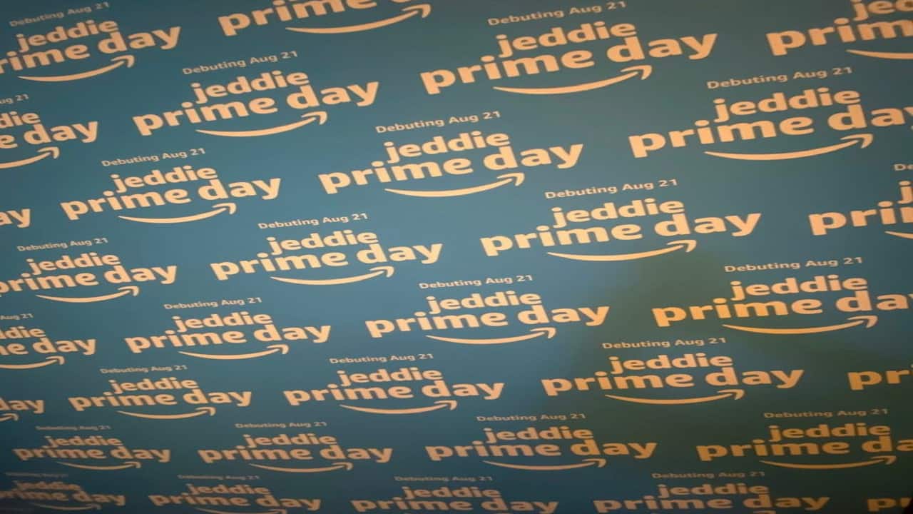 US couple host Amazon-themed wedding. They first met at e-commerce event