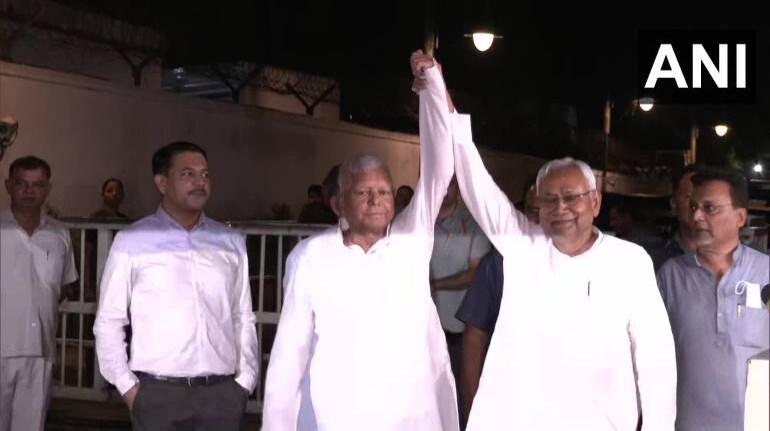 Bihar CM Nitish Kumar and RJD supremo Lalu Prasad Yadav meet Sonia Gandhi