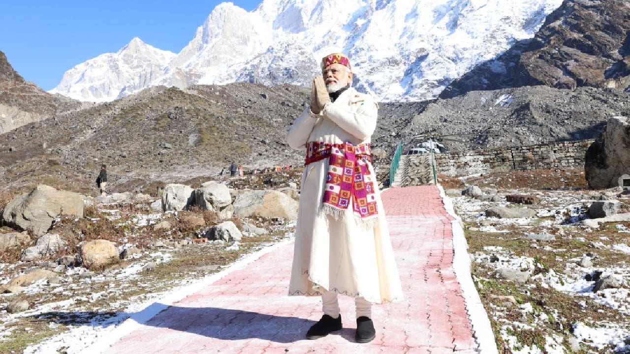 In Pics | PM Modi offer prayers at Kedarnath temple, lays foundation ...