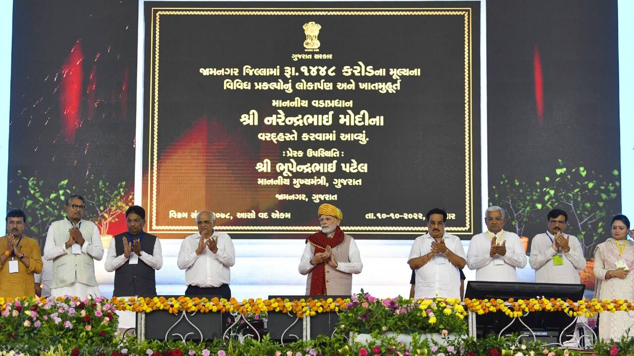 Modi Gujarat Visit: PM lays foundation stone for various development ...