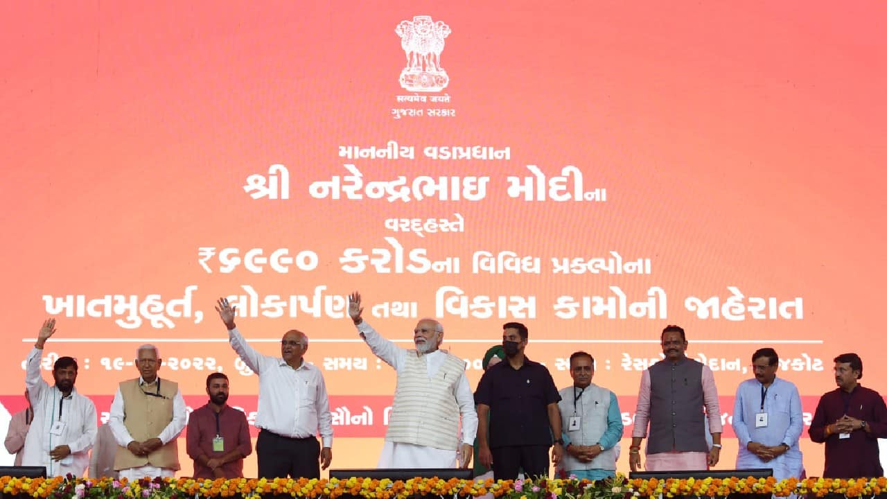 Modi Gujarat Visit: Prime minister holds roadshow and lays foundation ...