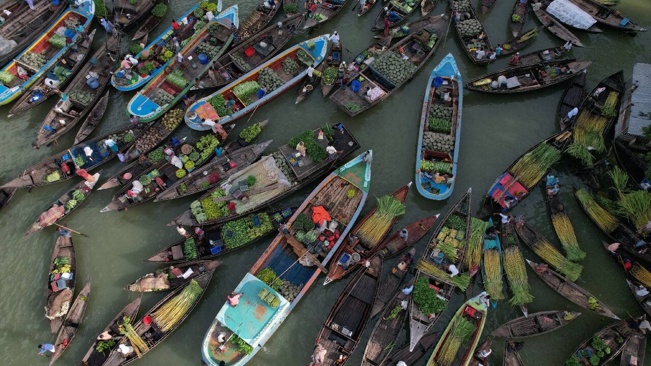 Bangladesh farmers revive floating farms to fight climate change ...