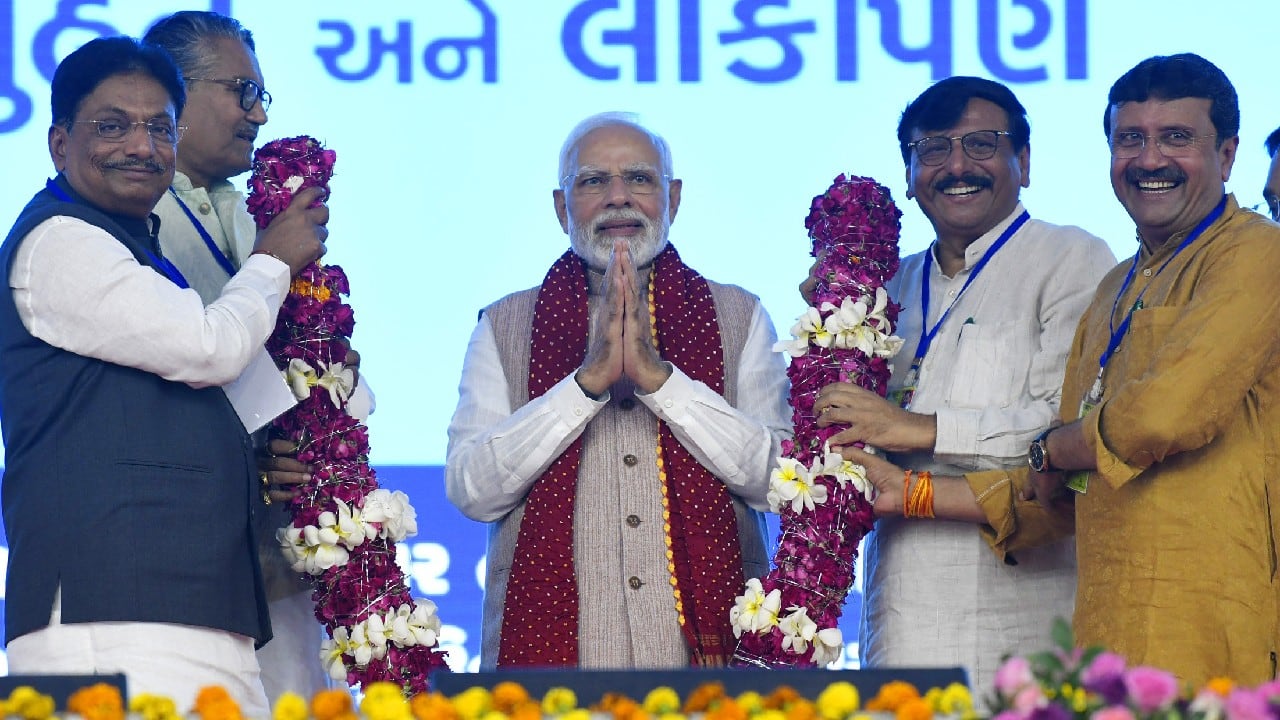 Modi Gujarat Visit: PM lays foundation stone for various development ...
