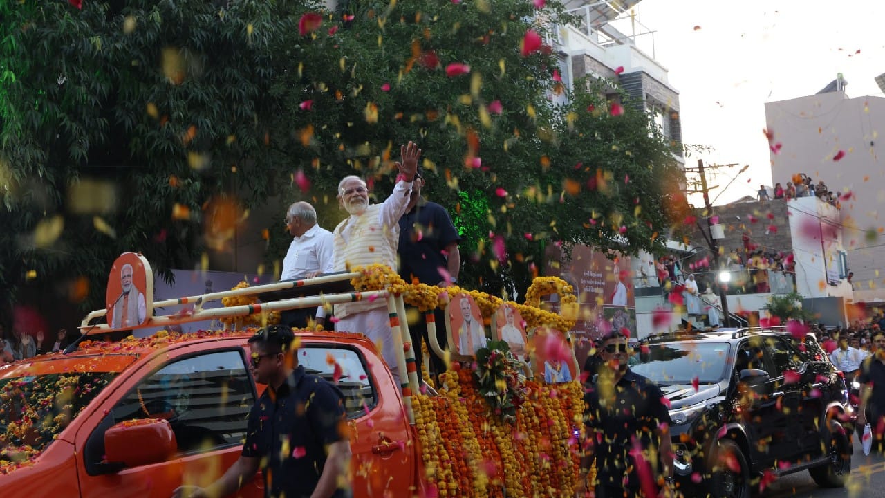Modi Gujarat Visit: Prime minister holds roadshow and lays foundation ...
