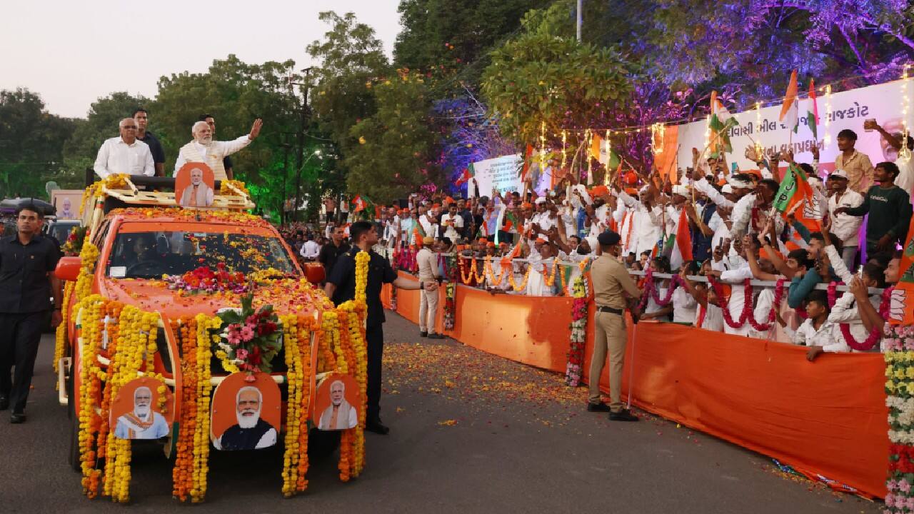 Modi Gujarat Visit: Prime minister holds roadshow and lays foundation ...