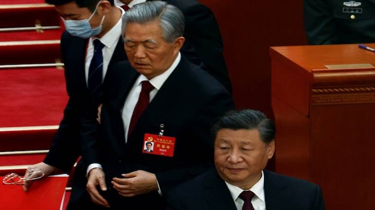Former Chinese president Hu Jintao escorted out of party congress