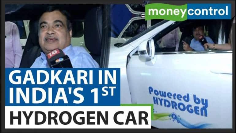 Minister Nitin Gadkari in India's first hydrogen-powered car | Toyota ...
