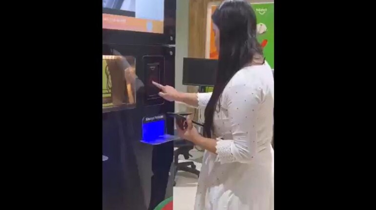 Viral video: ‘Idli ATM’ in Bengaluru delivers meals in quick ...