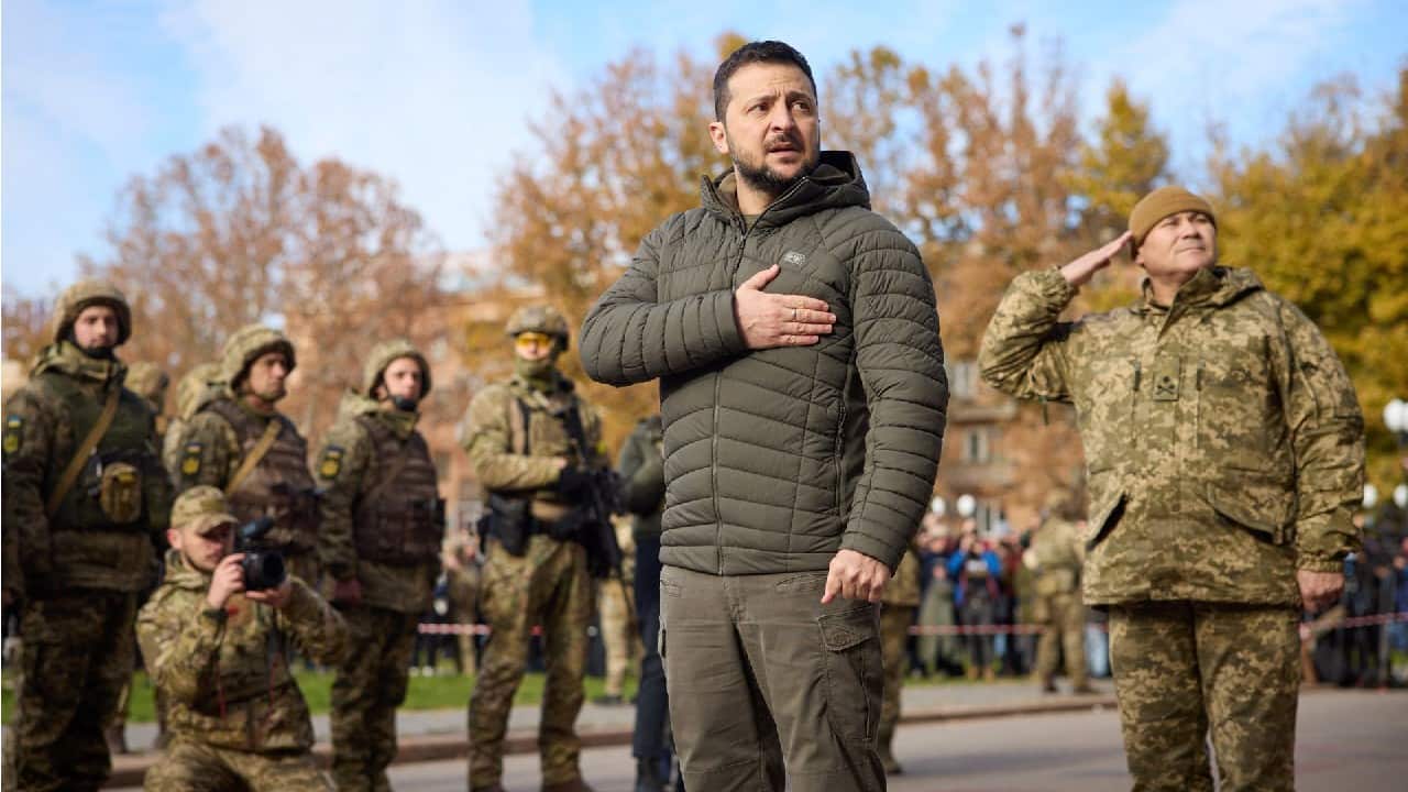 Ukrainian president visits Kherson, celebrates Russian retreat ...