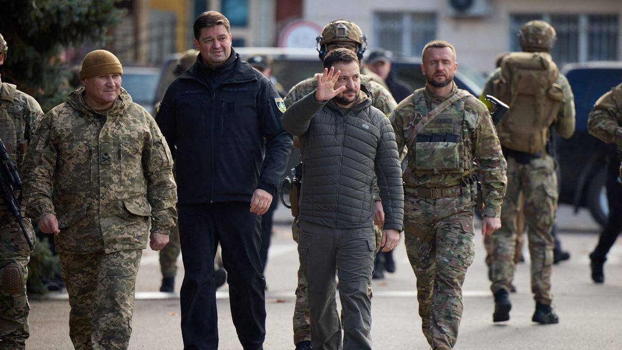Ukrainian president visits Kherson, celebrates Russian retreat ...