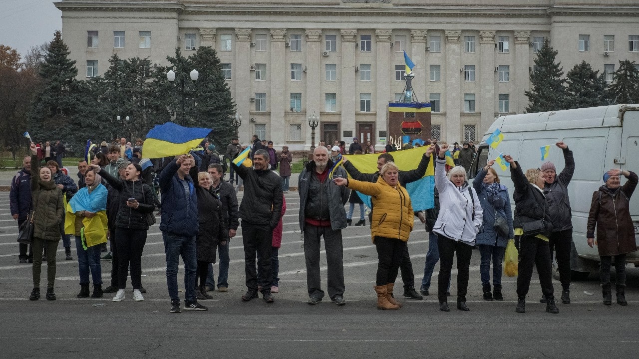 Ukrainian president visits Kherson, celebrates Russian retreat ...