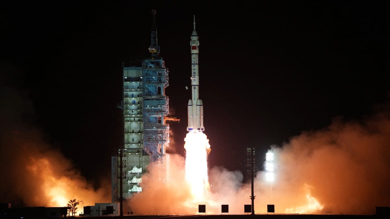Chinese spacecraft lands on moon's far side to collect soil & rocks in ...