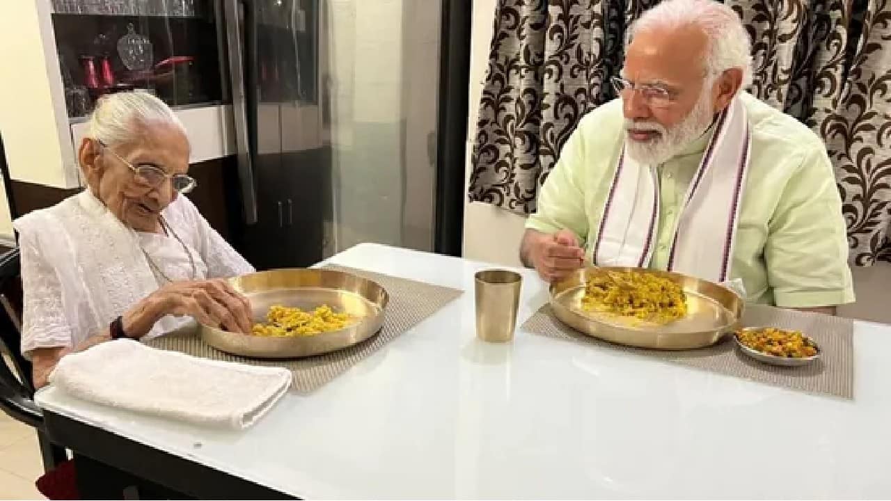Heeraben Modi passes away: Heart-warming pictures of PM Narendra Modi ...