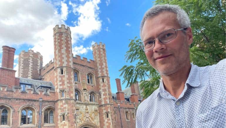 'Time to say goodbye': Dying scientist's last tweet goes viral amid ...