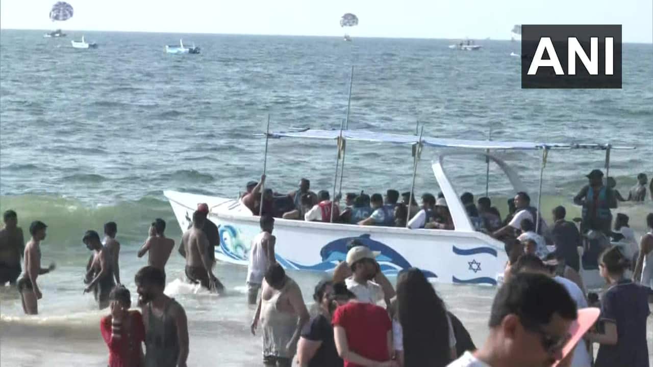 In pics: Huge crowds in Goa, Manali and other tourist hotspots ahead of ...