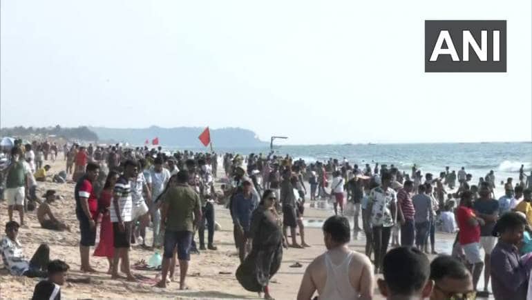 In pics: Huge crowds in Goa, Manali and other tourist hotspots ahead of ...