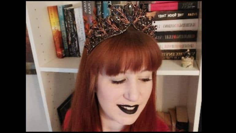 New author goes viral after world-famous writers offer support on Twitter