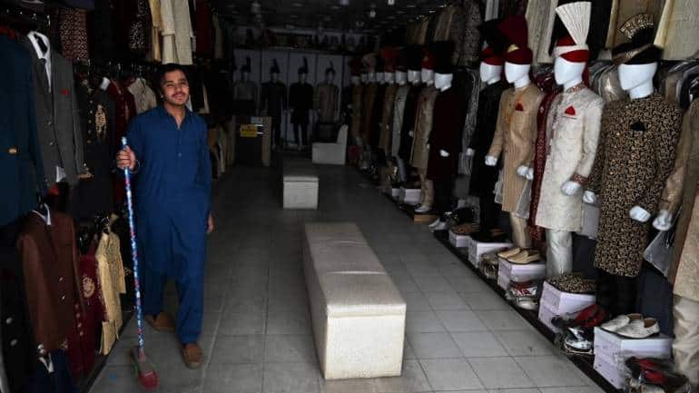Economic collapse nears, but Pakistan’s elites can’t see beyond bailouts