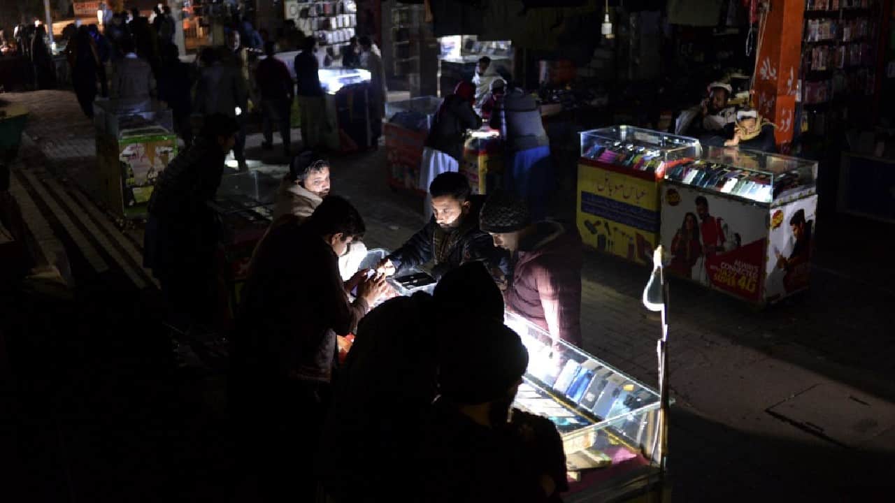 Pakistan power crisis: Electricity restores a day after massive outage ...