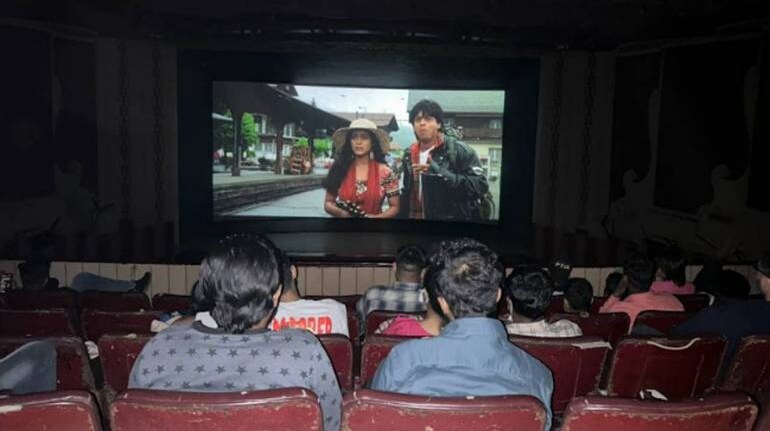 'DDLJ': As 'Pathaan' hits the theatres, SRK’s longest-screened movie ...