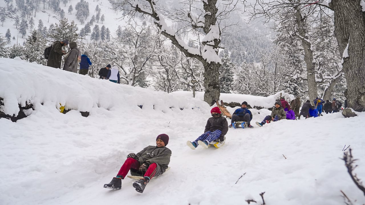 In Pics | Breathtaking photos of snow-covered Kashmir and Himachal