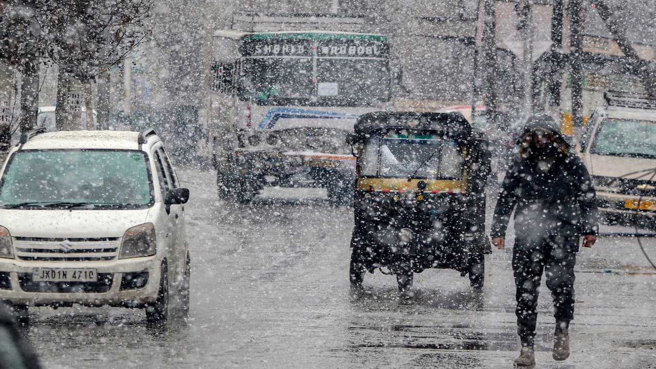 In Pics | Breathtaking photos of snow-covered Kashmir and Himachal
