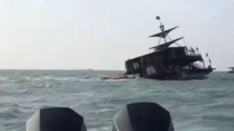 Floating restaurant sinks off the coast of Thailand