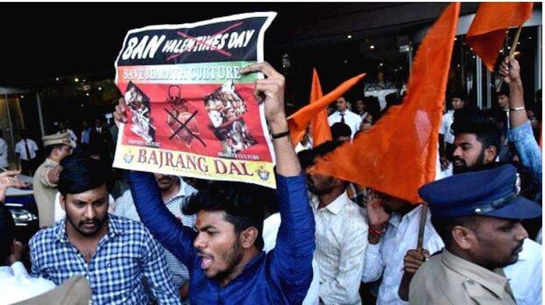Valentine's Day celebrated across country, right-wing outfits play ...