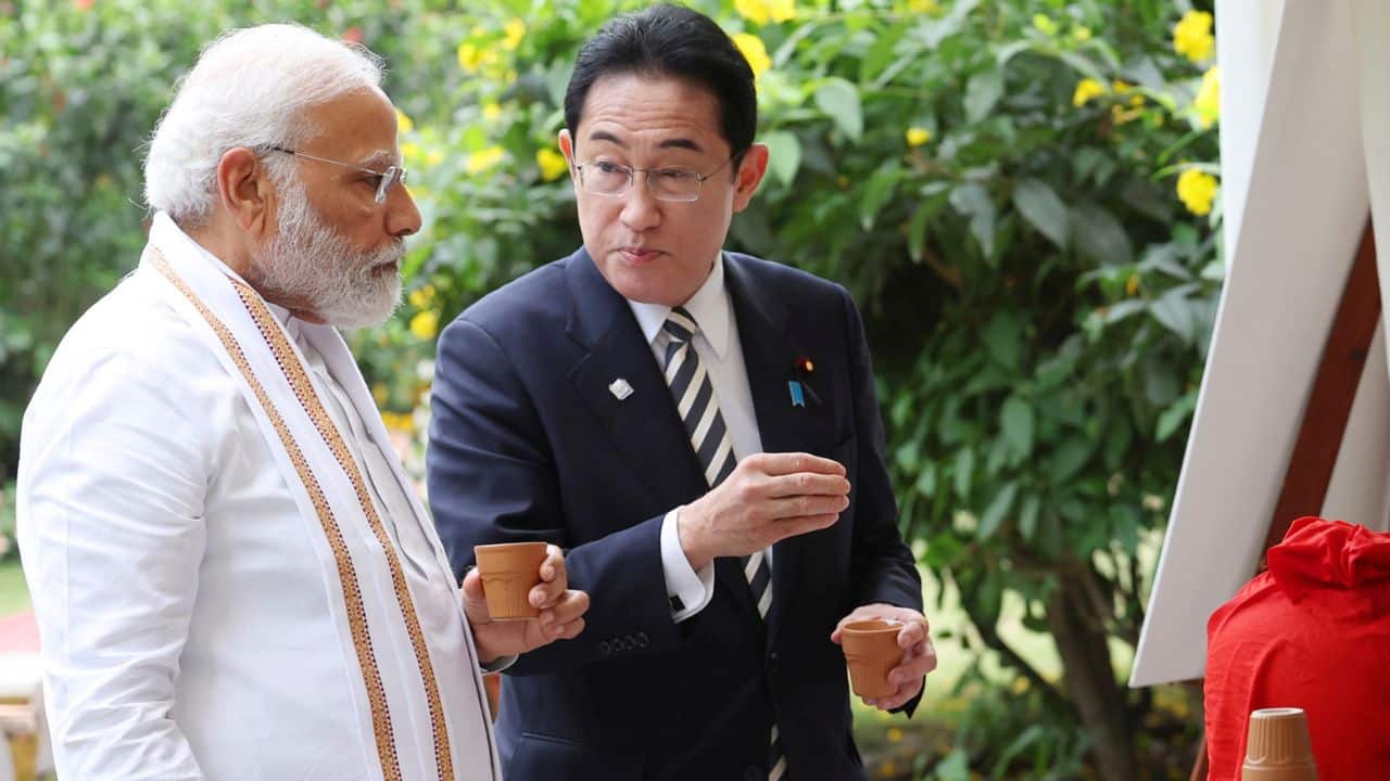 Japan PM on India trip: Kishida relishes golgappas, idlis with PM Modi ...