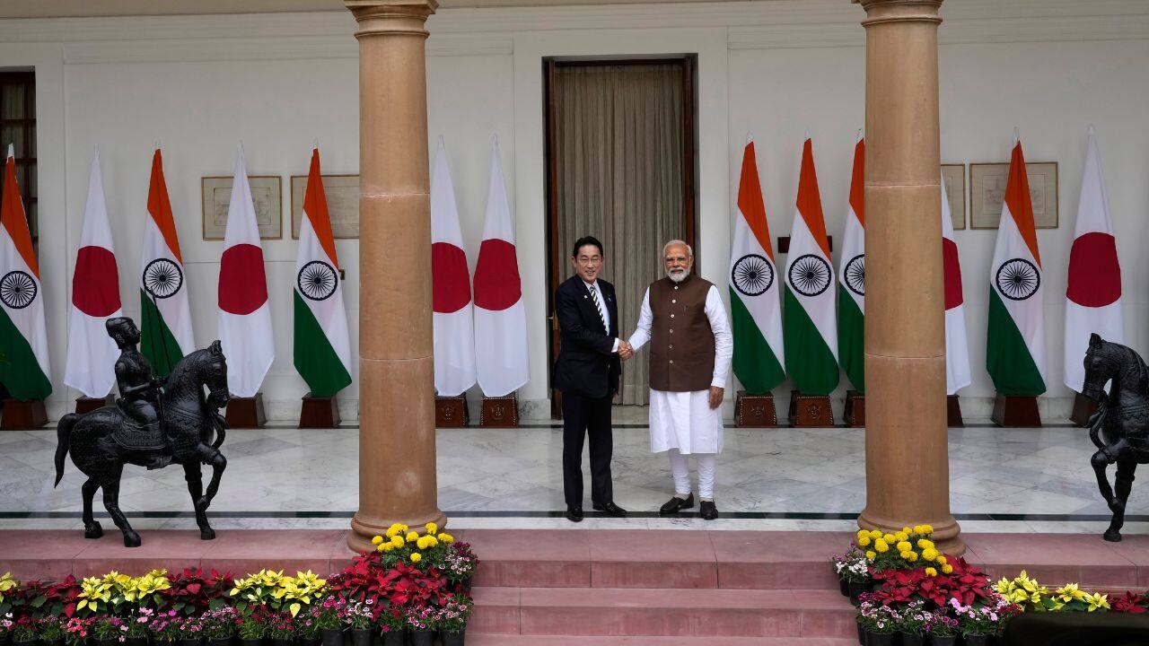 Japan PM on India trip: Kishida relishes golgappas, idlis with PM Modi ...