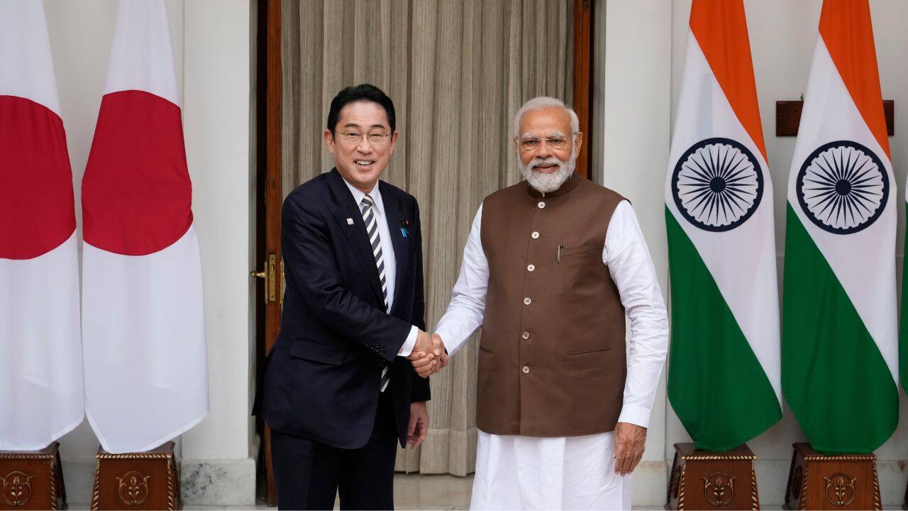 Japan PM on India trip: Kishida relishes golgappas, idlis with PM Modi ...