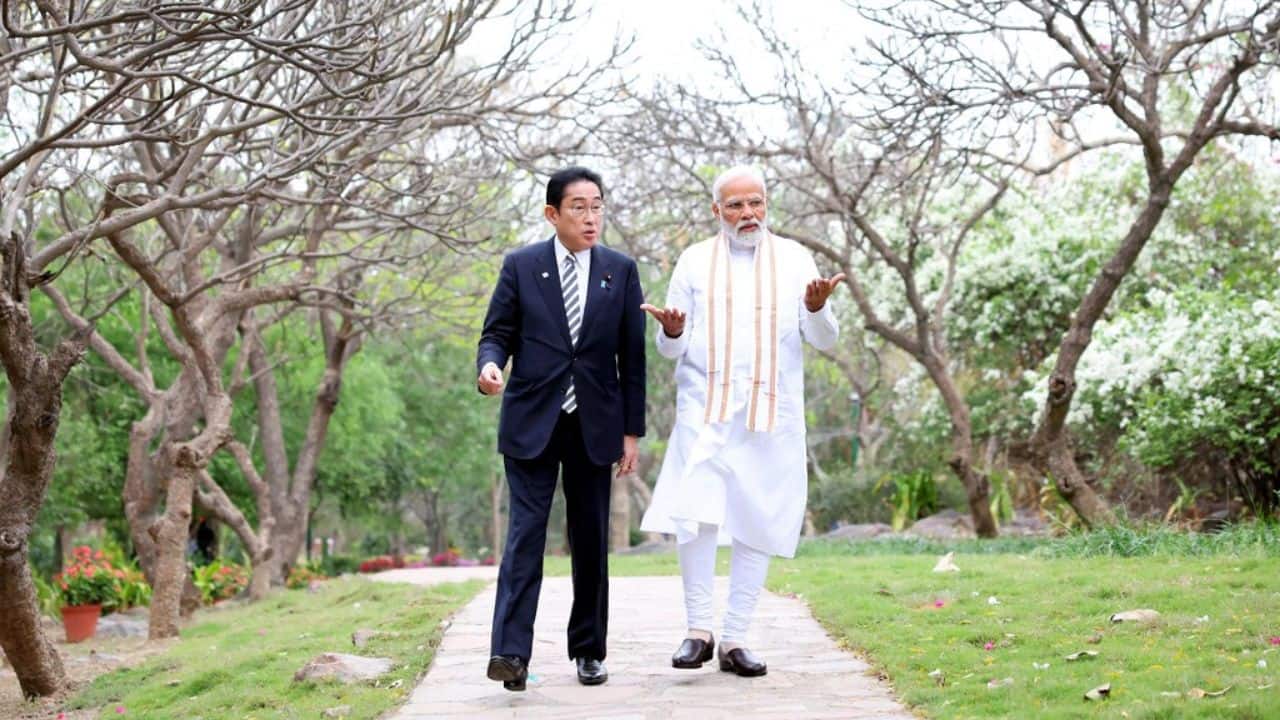 Japan PM on India trip: Kishida relishes golgappas, idlis with PM Modi ...