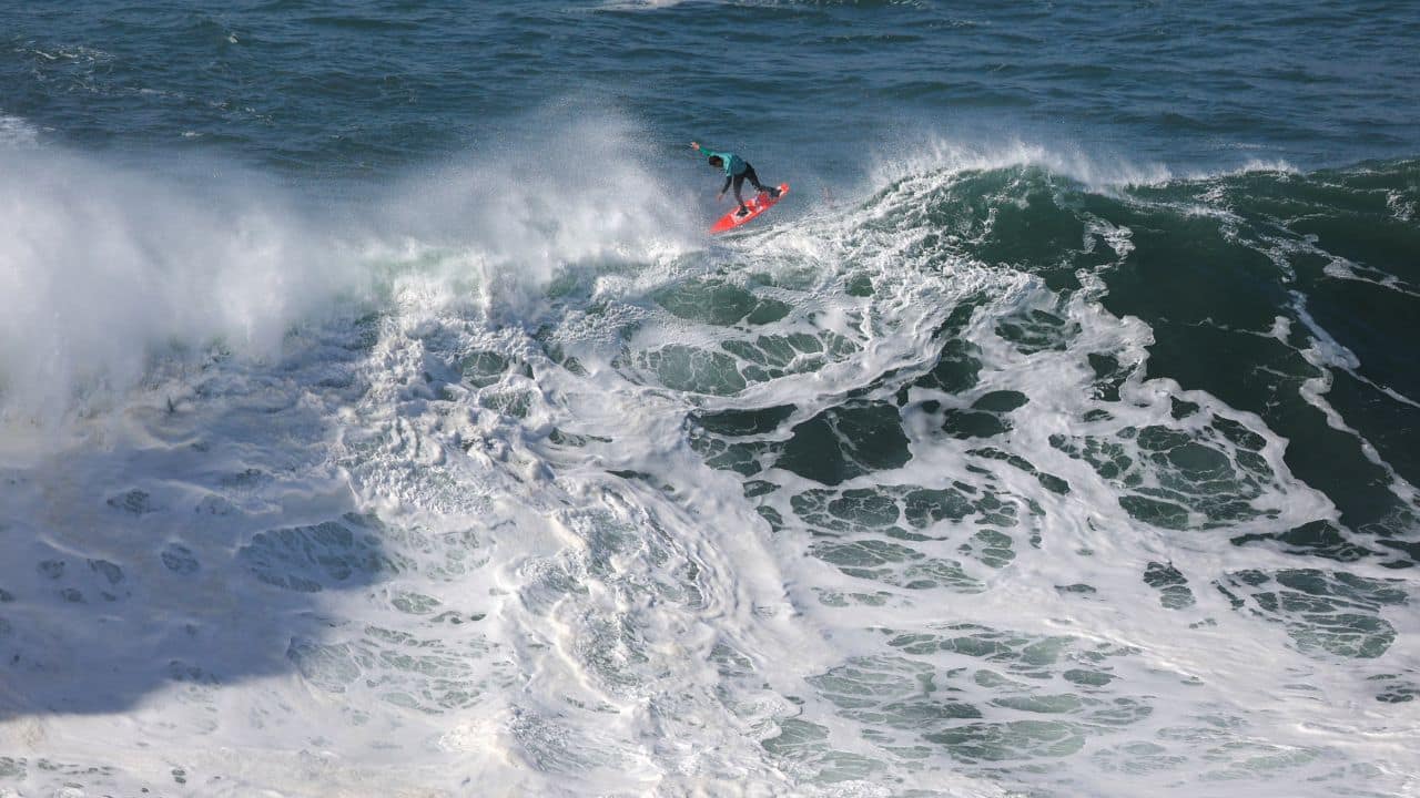 Surfers brave monster waves of Portugal's Nazare: See Pics