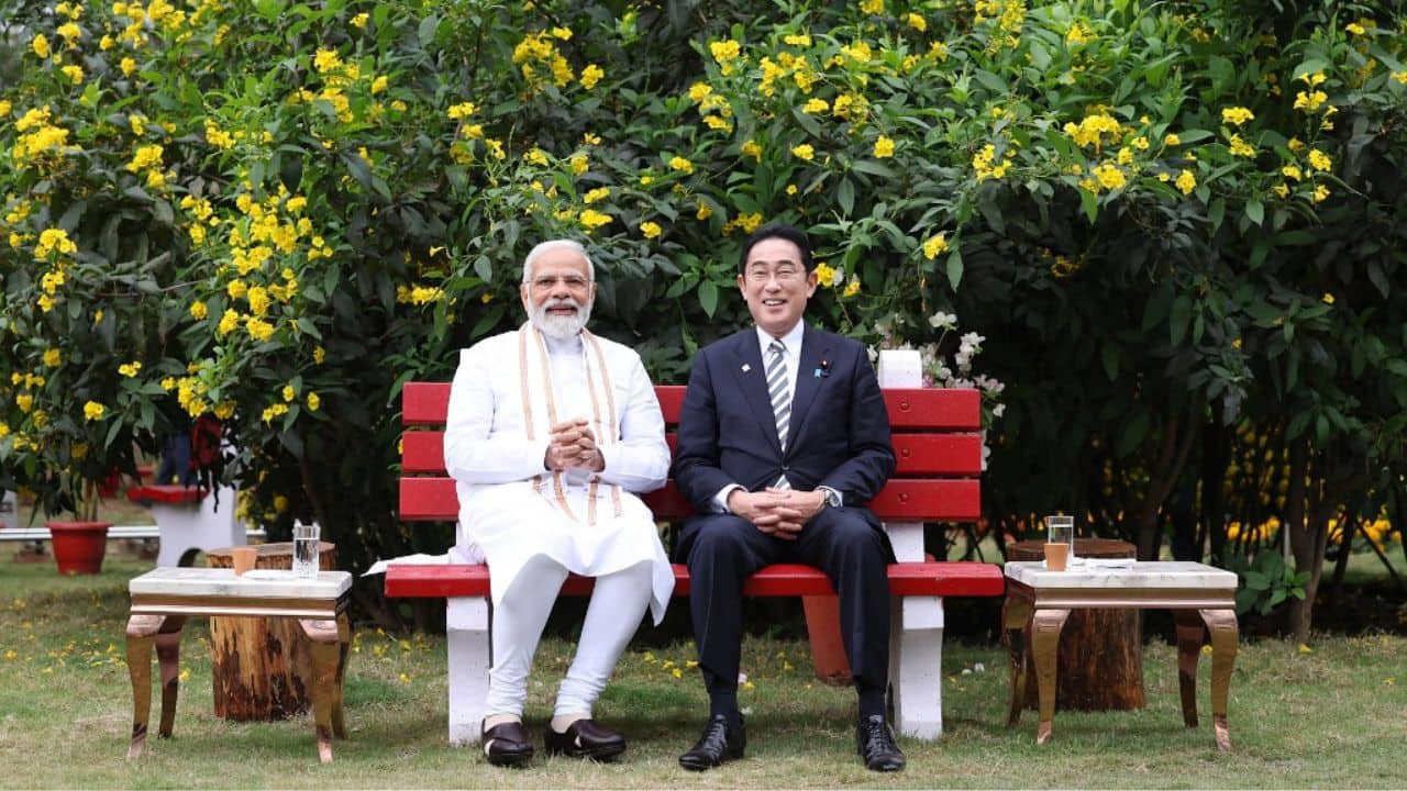 Japan PM on India trip: Kishida relishes golgappas, idlis with PM Modi ...