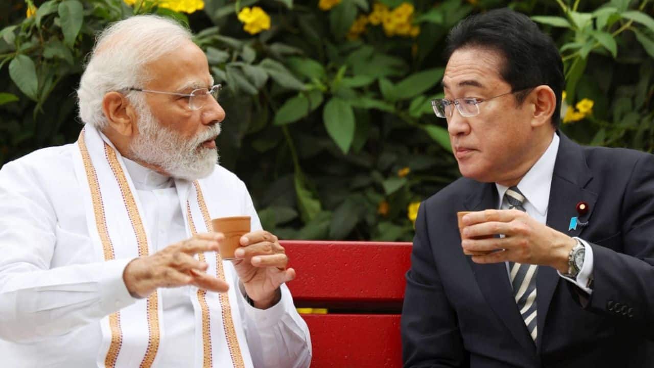 Japan PM on India trip: Kishida relishes golgappas, idlis with PM Modi ...
