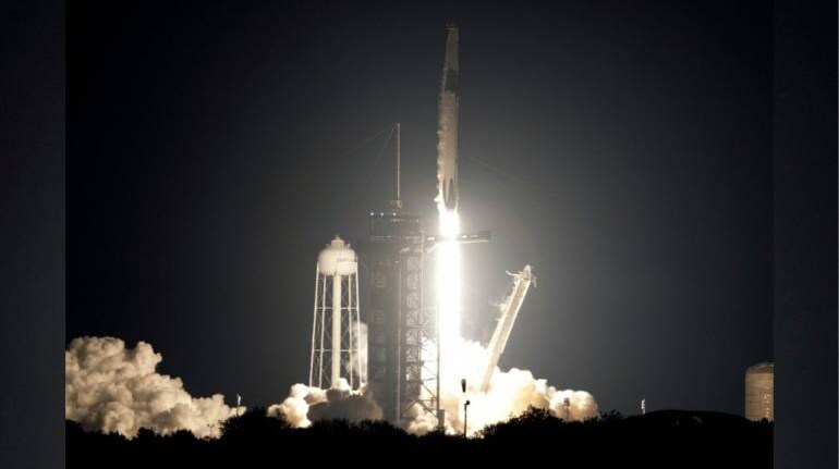 Spacex Capsule Returns Crew Of Four From Space Station Mission