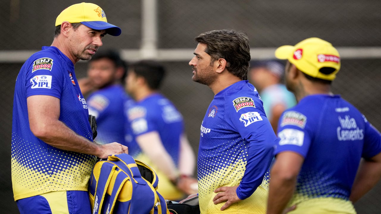 CSK coach Stephen Fleming loses cool at reporter post RCB loss, says ...