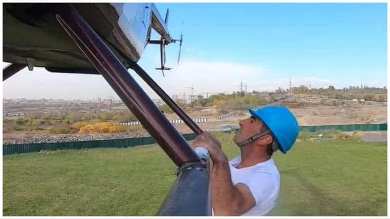 Armenian man sets world record for most pull-ups from a helicopter in ...
