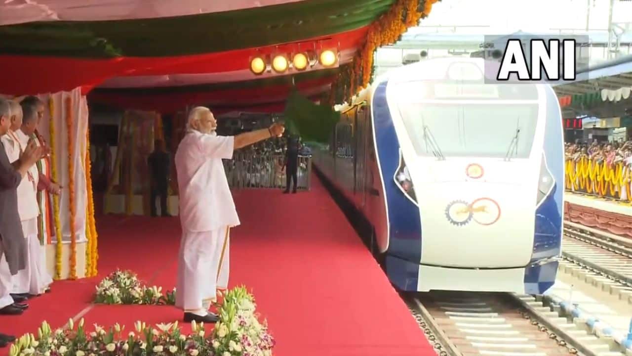 In Pictures: PM Modi flags off Kerala's first Vande Bharat Express ...