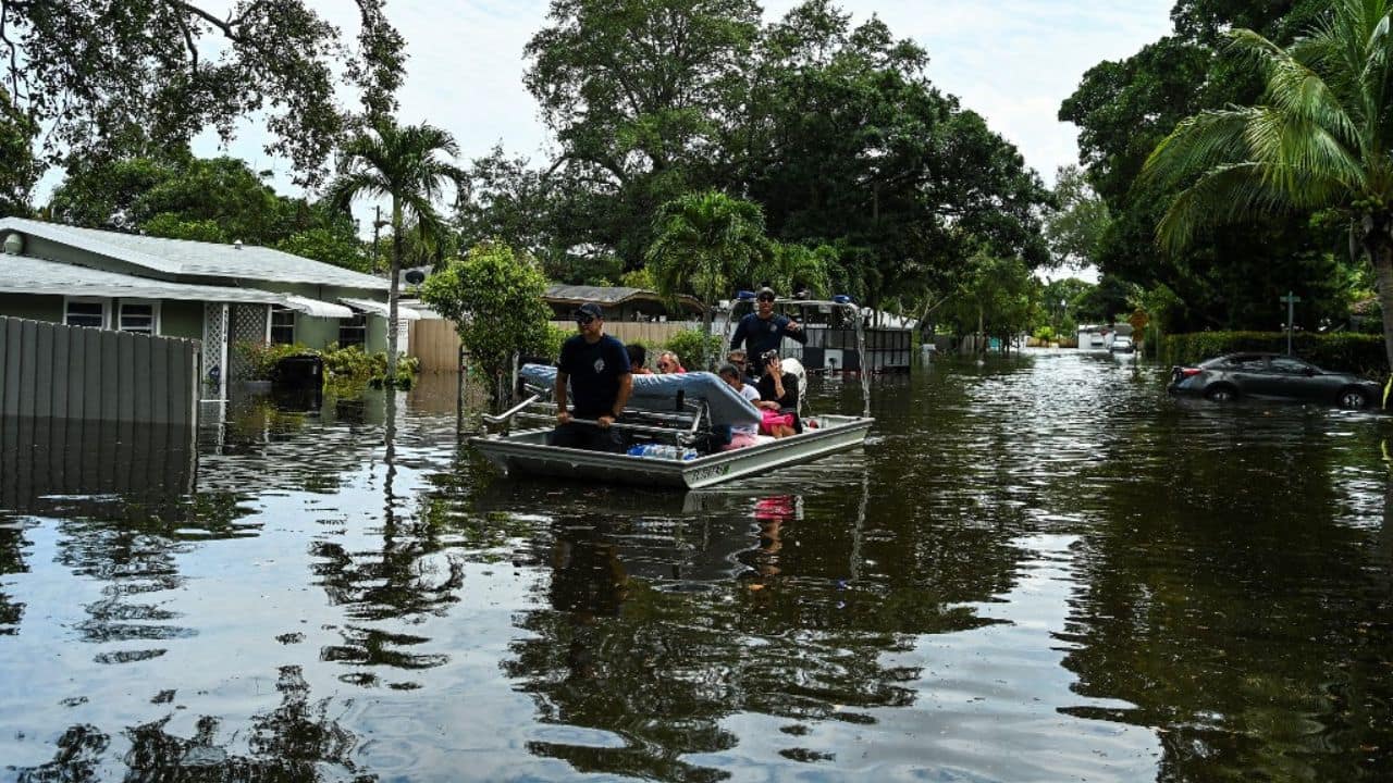 South Florida downpours leave many stranded, airport shut | See Pics ...