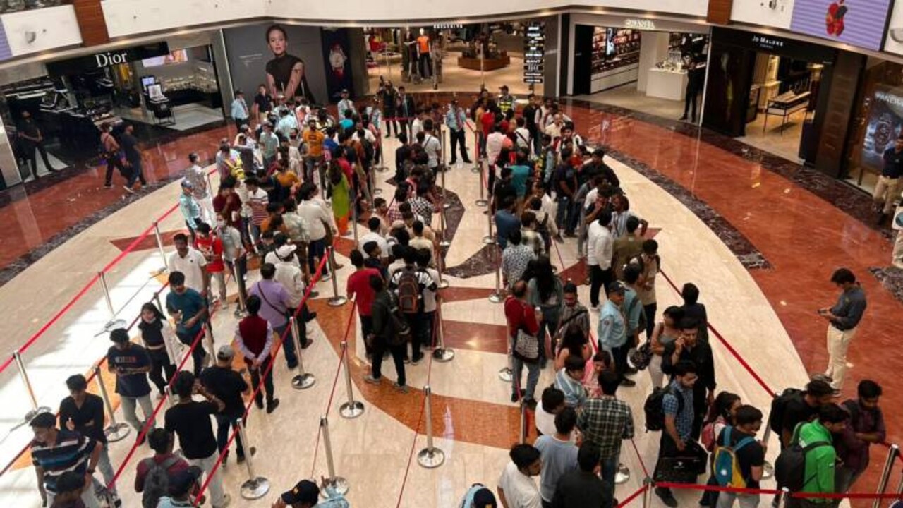 In Pics | Apple launches its second store in Delhi's Select City Walk ...