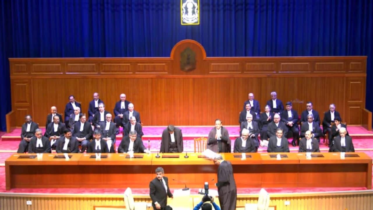 Justice Prashant Mishra and KV Viswanathan takes oath as Supreme Court ...