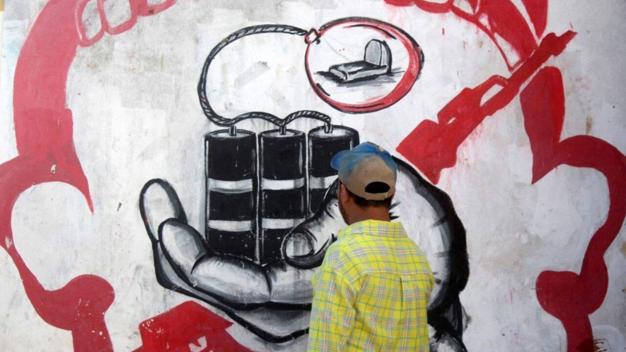Yemen street artist chronicles war on battle-scarred walls