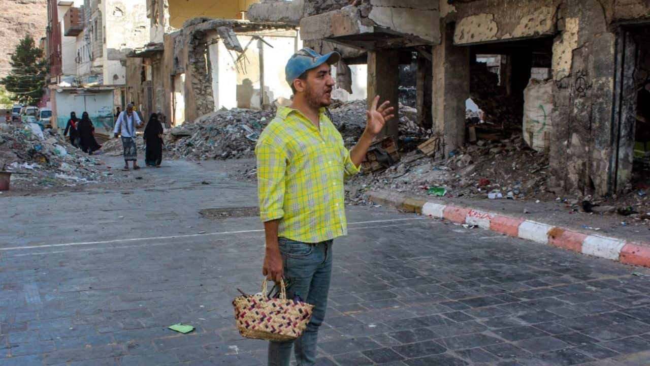 Yemen street artist chronicles war on battle-scarred walls