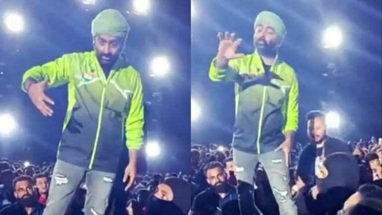 Arijit Singh injured by fan during concert, schools her in viral video